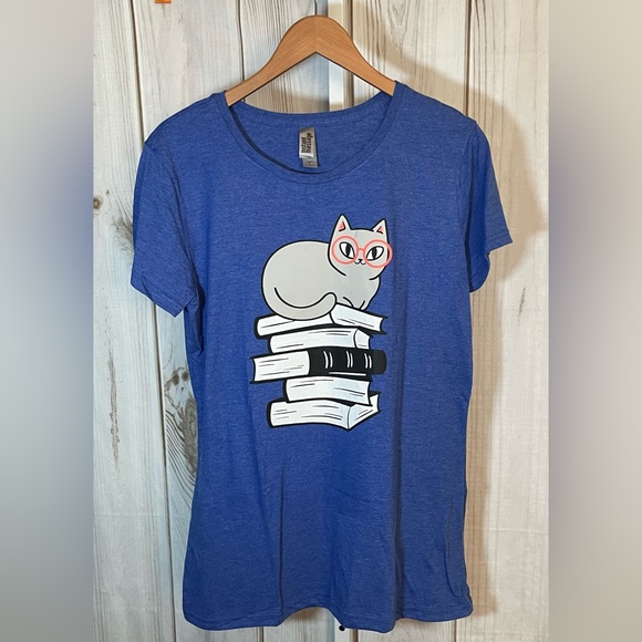Instant Message | Tops | Gray Cat On Books Stacked Short Sleeve Relaxed ...